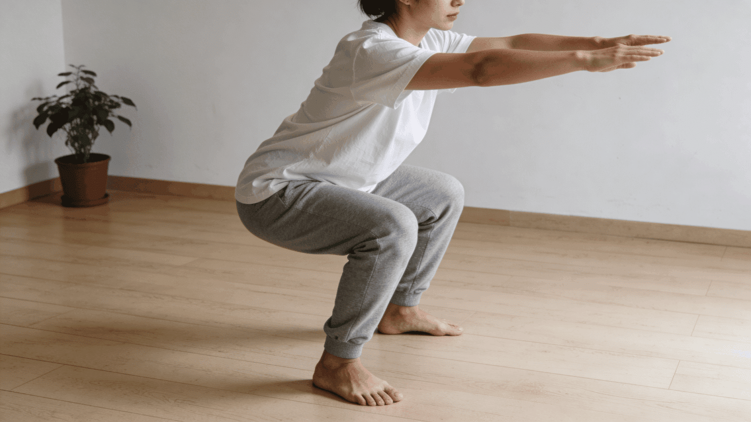 100 Squats a Day: Benefits, Results & Plan - Sporthiatus